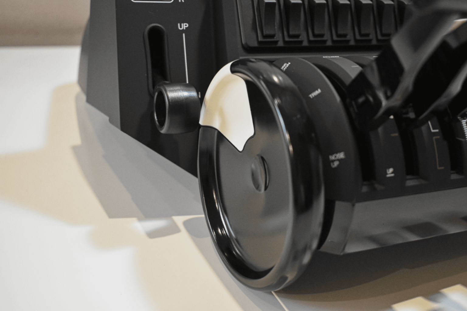 REVIEW: Honeycomb’s New Alpha Flight Controls XPC and Bravo Throttle ...