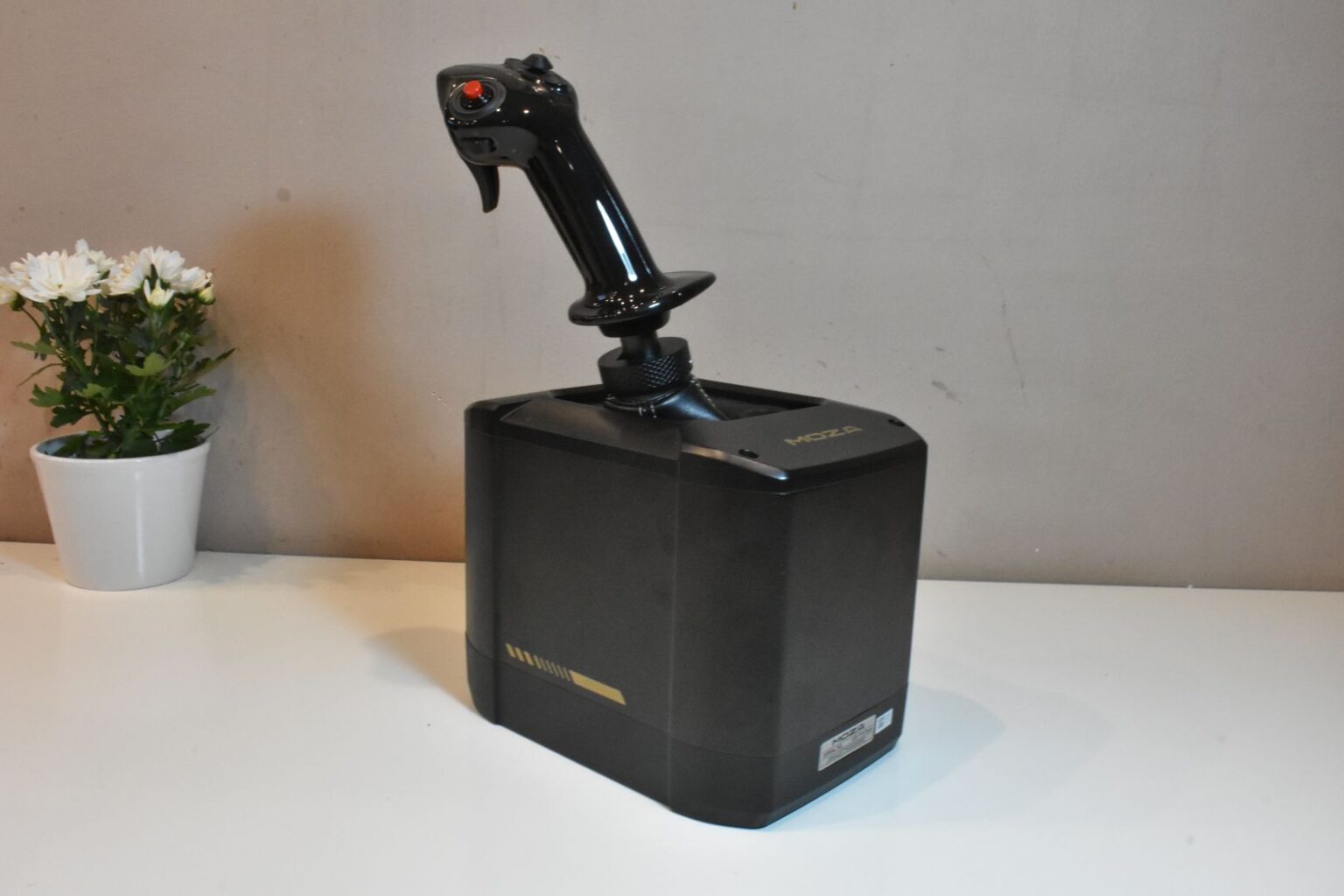 MOZA AB9 - Force Feedback Base Review - FSNews